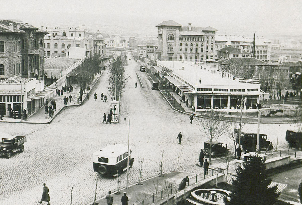 Ceren Bozkurt: Gazinolardan lokantalara: Cumhuriyetin ilk yıllarında ...
